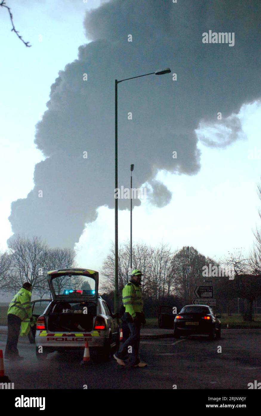 Bildnummer: 51020417 Datum: 11.12.2005 Copyright: imago/Xinhua Polizist ...