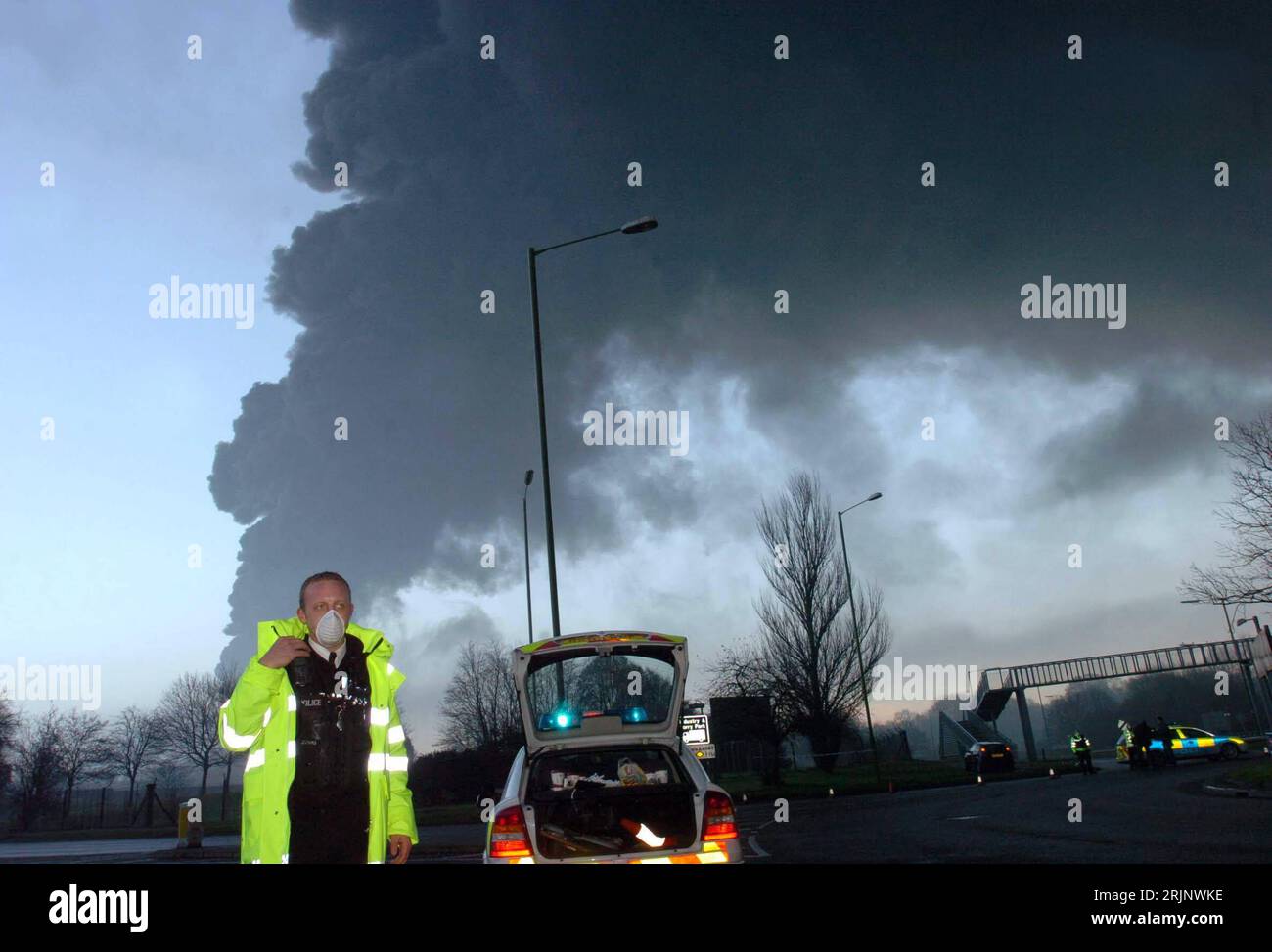 Bildnummer: 51020412 Datum: 11.12.2005 Copyright: imago/Xinhua Polizist ...