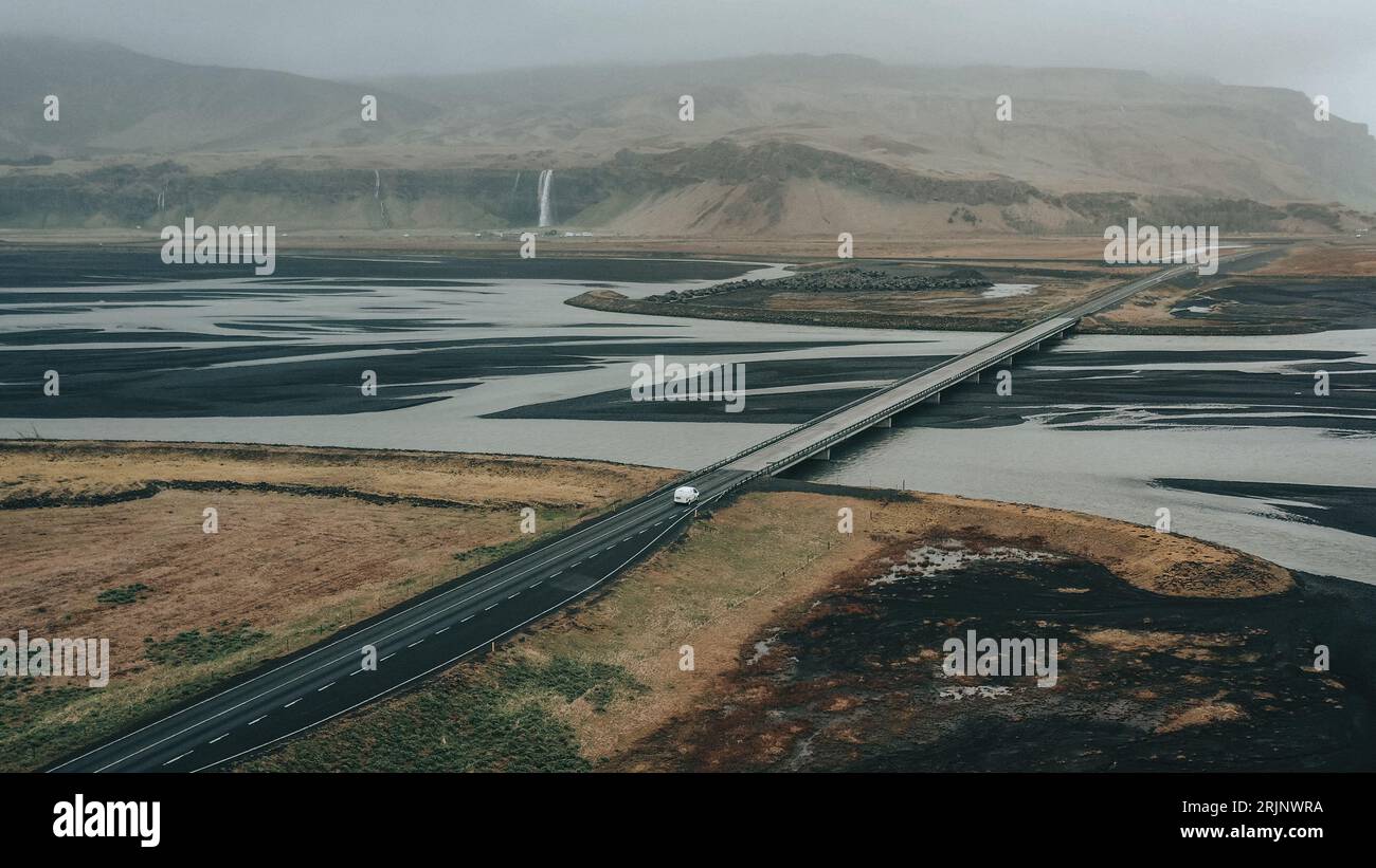 A highway traversing a vast, expansive valley of water Stock Photo - Alamy