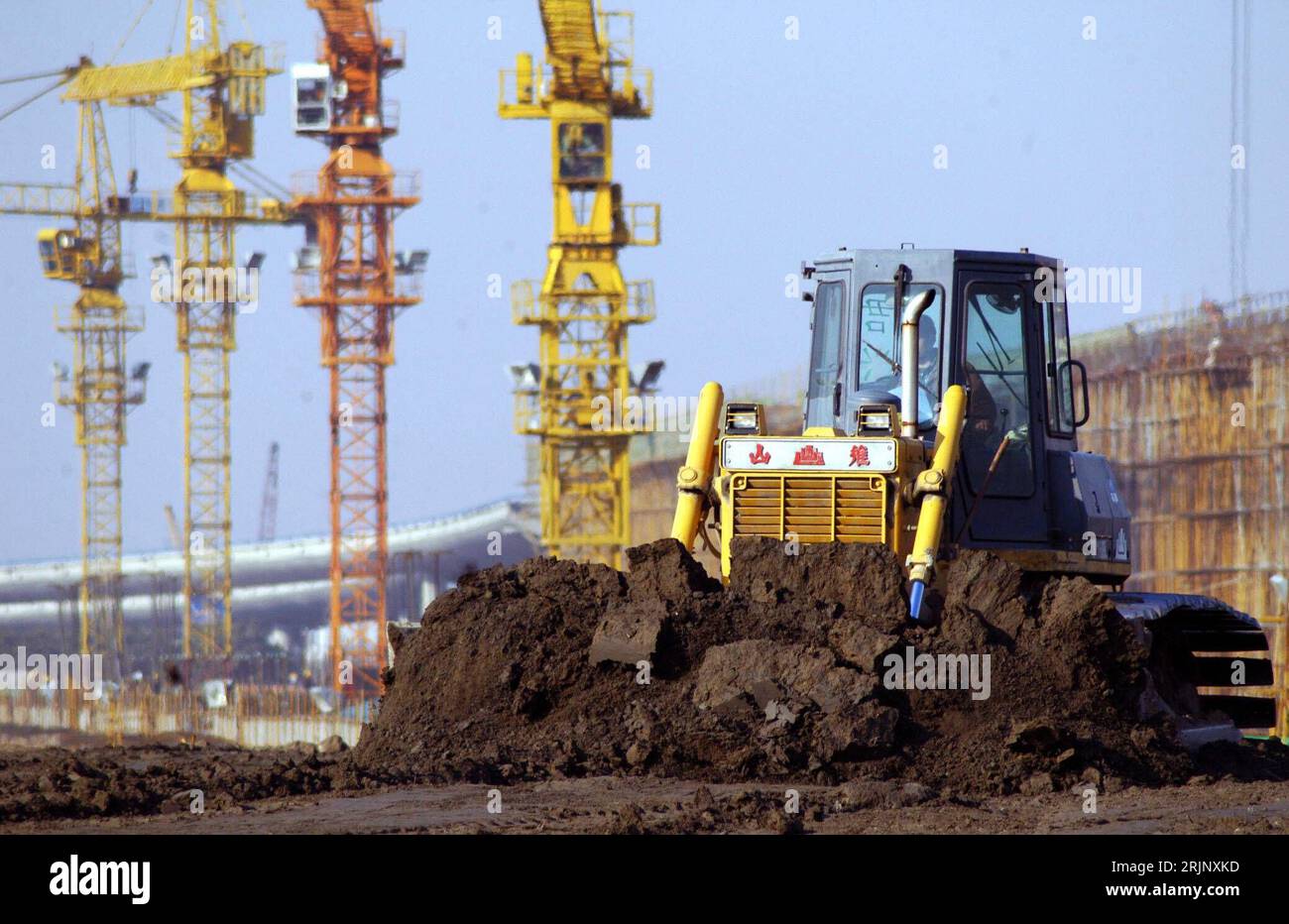 Kran bulldozer hi-res stock photography and images - Alamy