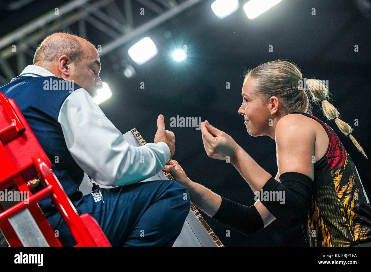 Volleyball referee hi-res stock photography and images - Alamy