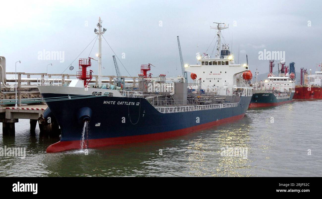 öltanker meer hi-res stock photography and images - Alamy