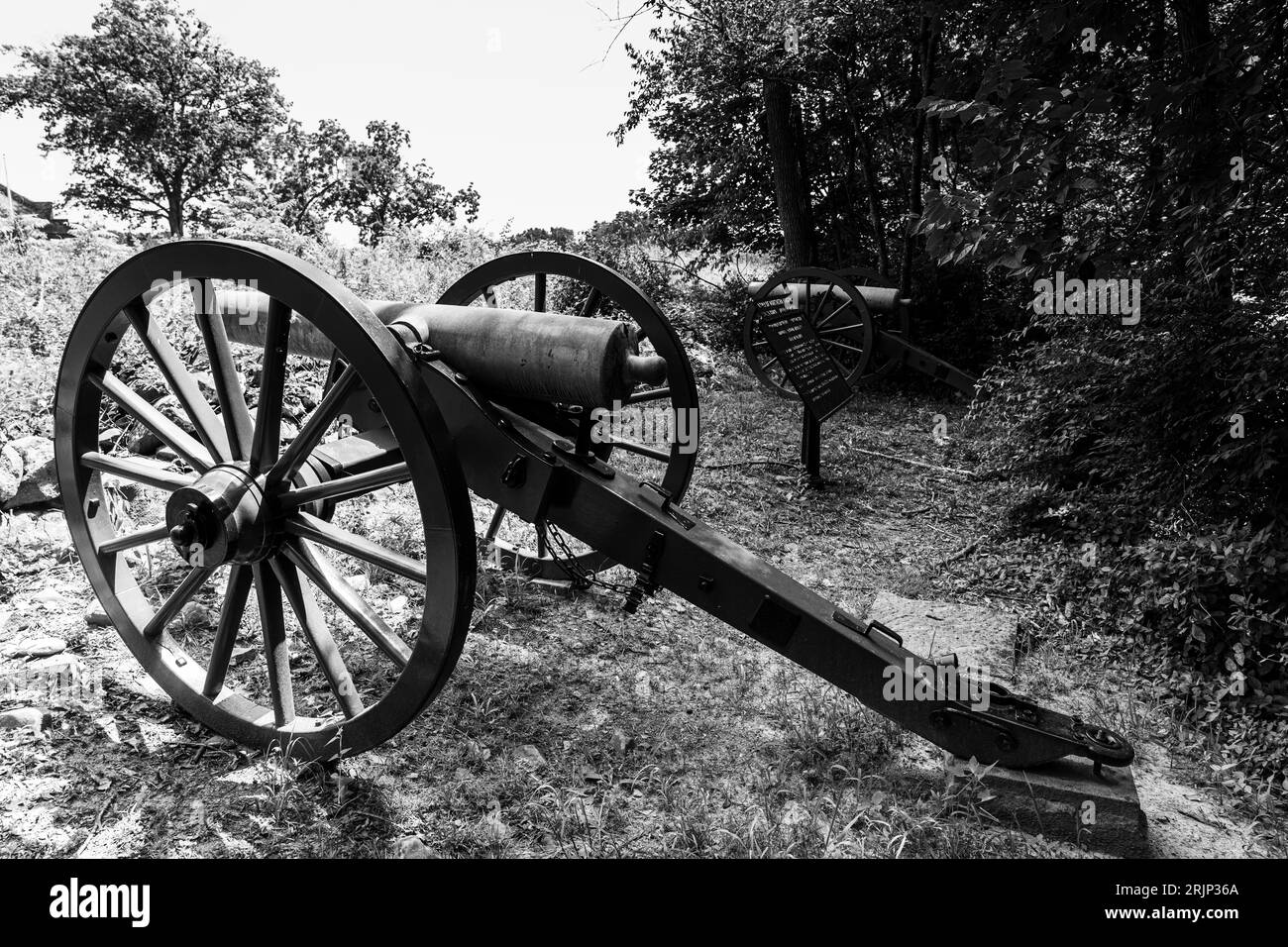 Civil war canon behind wall Black and White Stock Photos & Images - Alamy