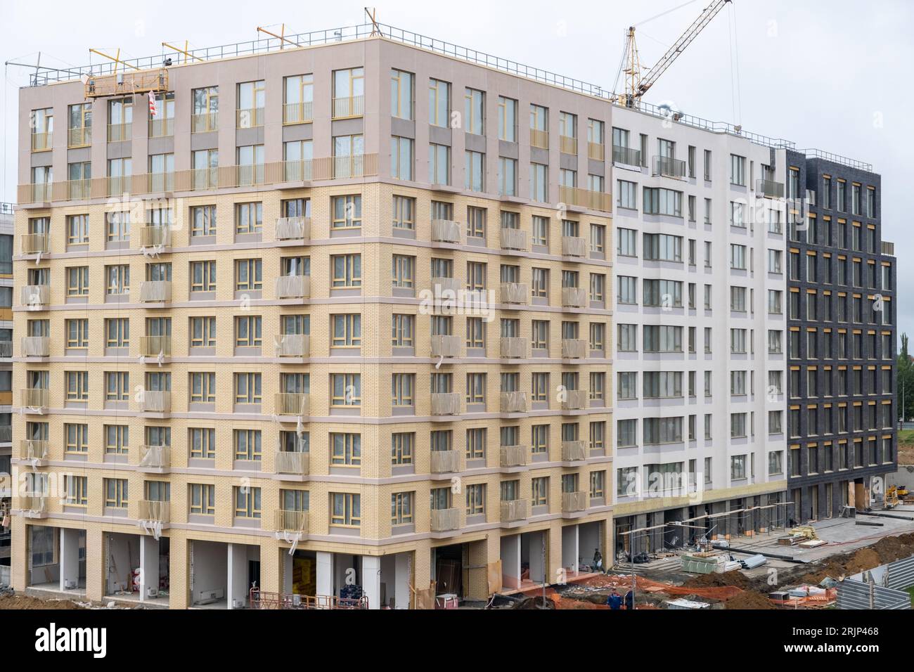 Crane builders building skyscraper on hi-res stock photography and ...