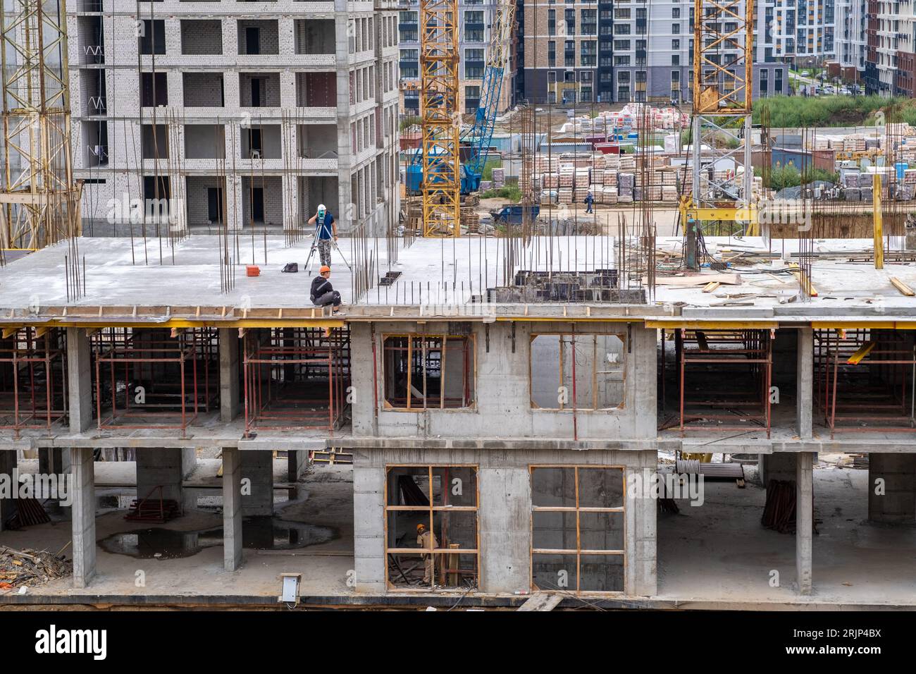 Builder’s hoist hi-res stock photography and images - Alamy