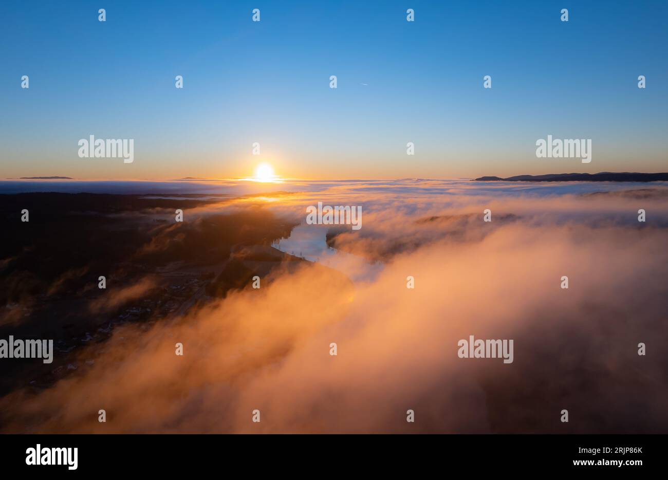 Sun rising above clouds hi-res stock photography and images - Alamy