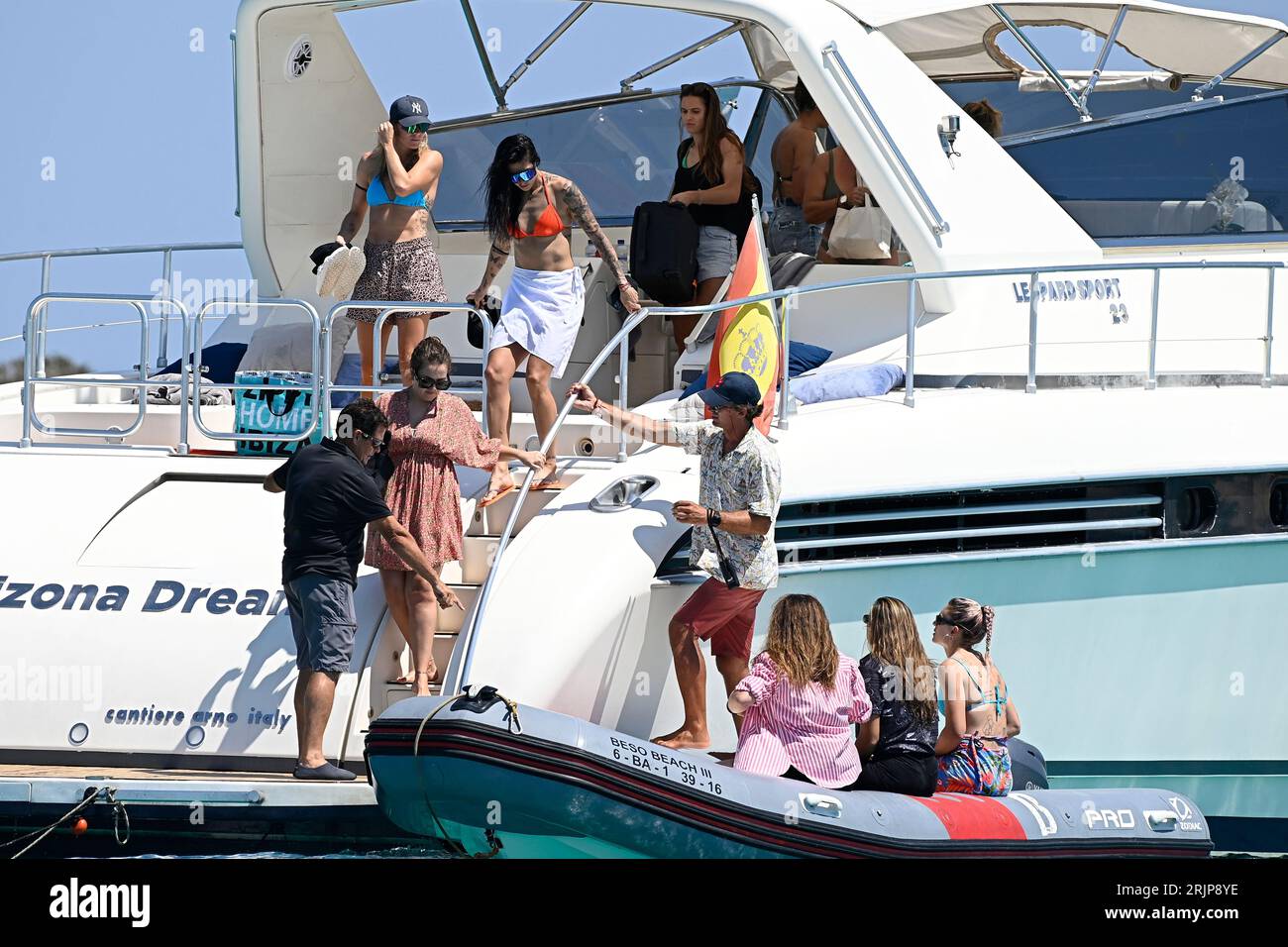 Jennifer Hermos, Misa Rodriguez and Alexia Putellas on a boat on August ...