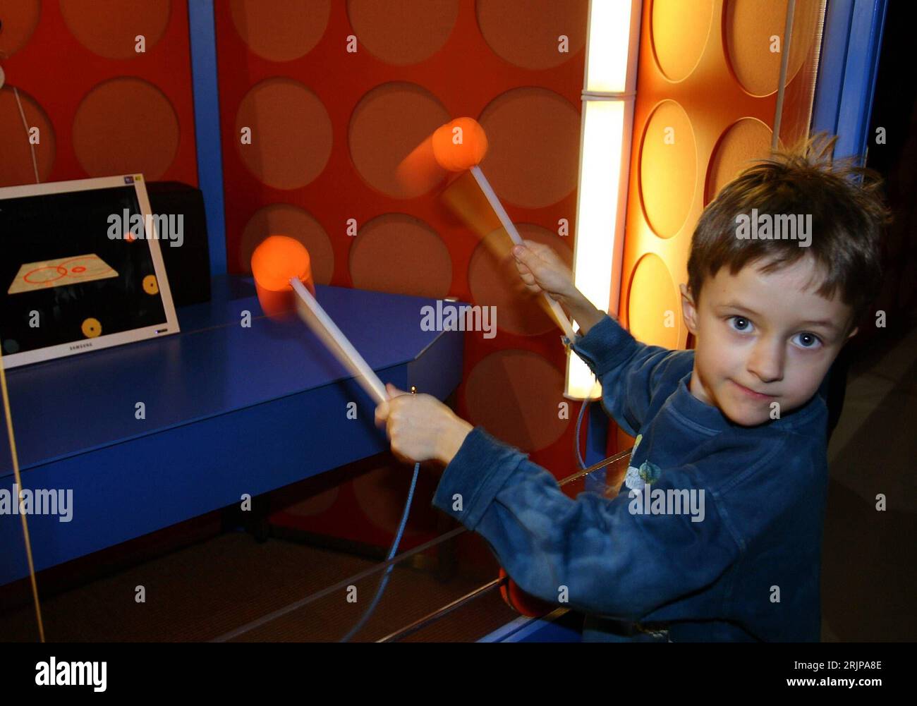 Schlagzeug junge hi-res stock photography and images - Alamy