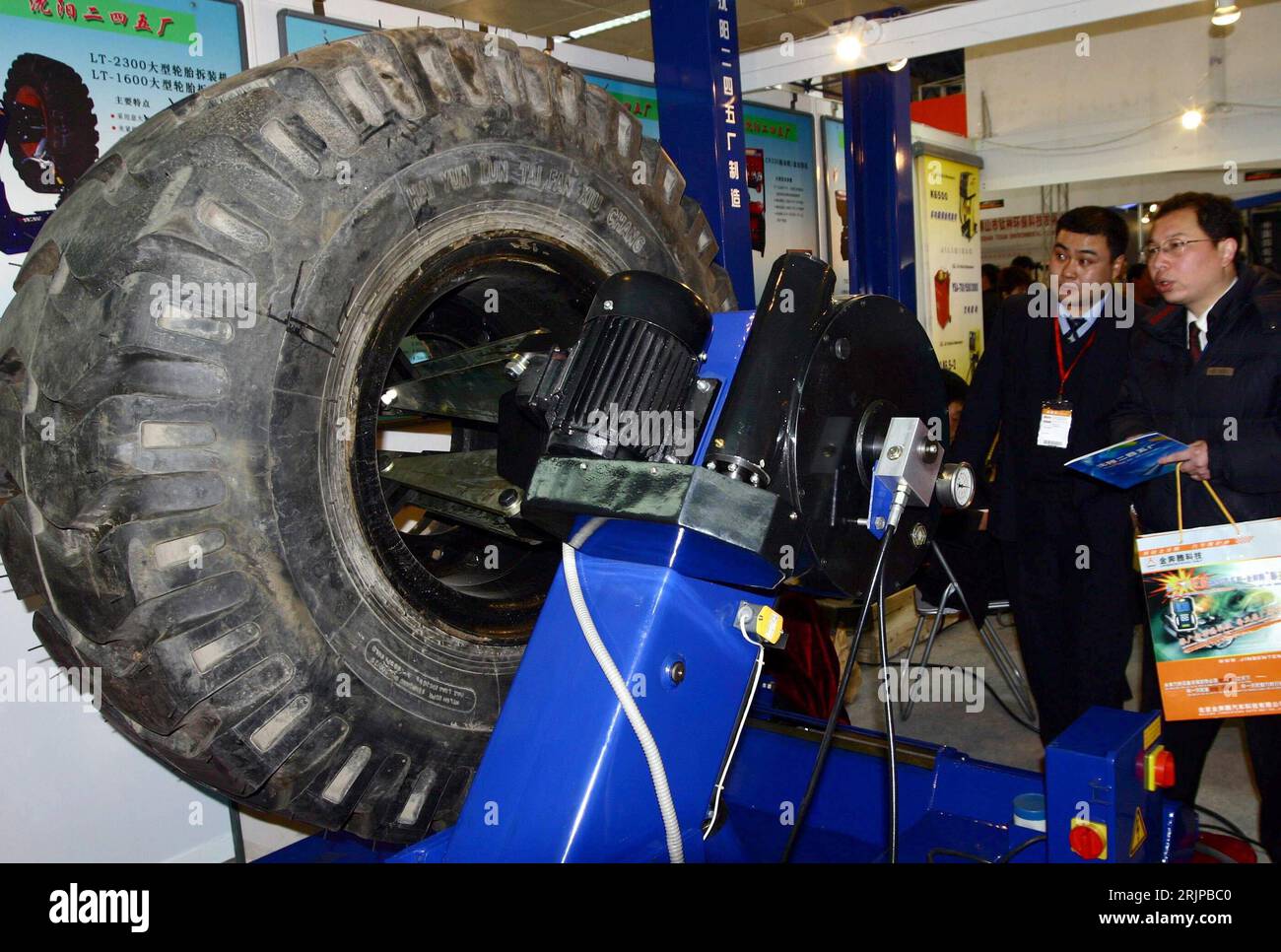 Reifen auswuchten hi-res stock photography and images - Alamy