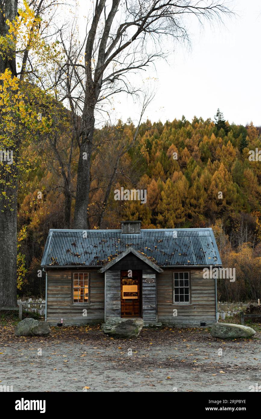 Log cabin cluster hi-res stock photography and images - Alamy