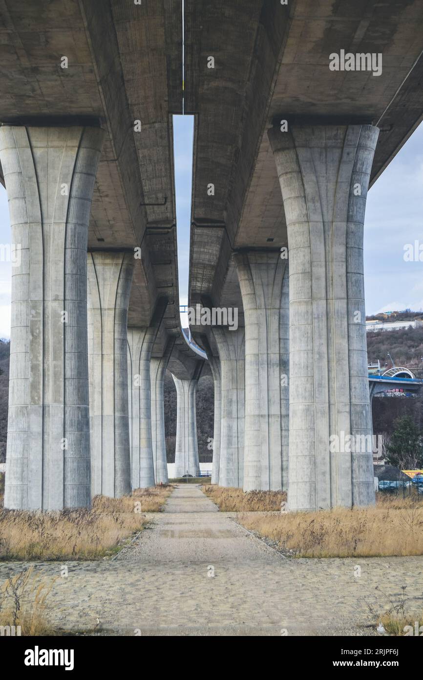 Soaring pillars hi-res stock photography and images - Alamy