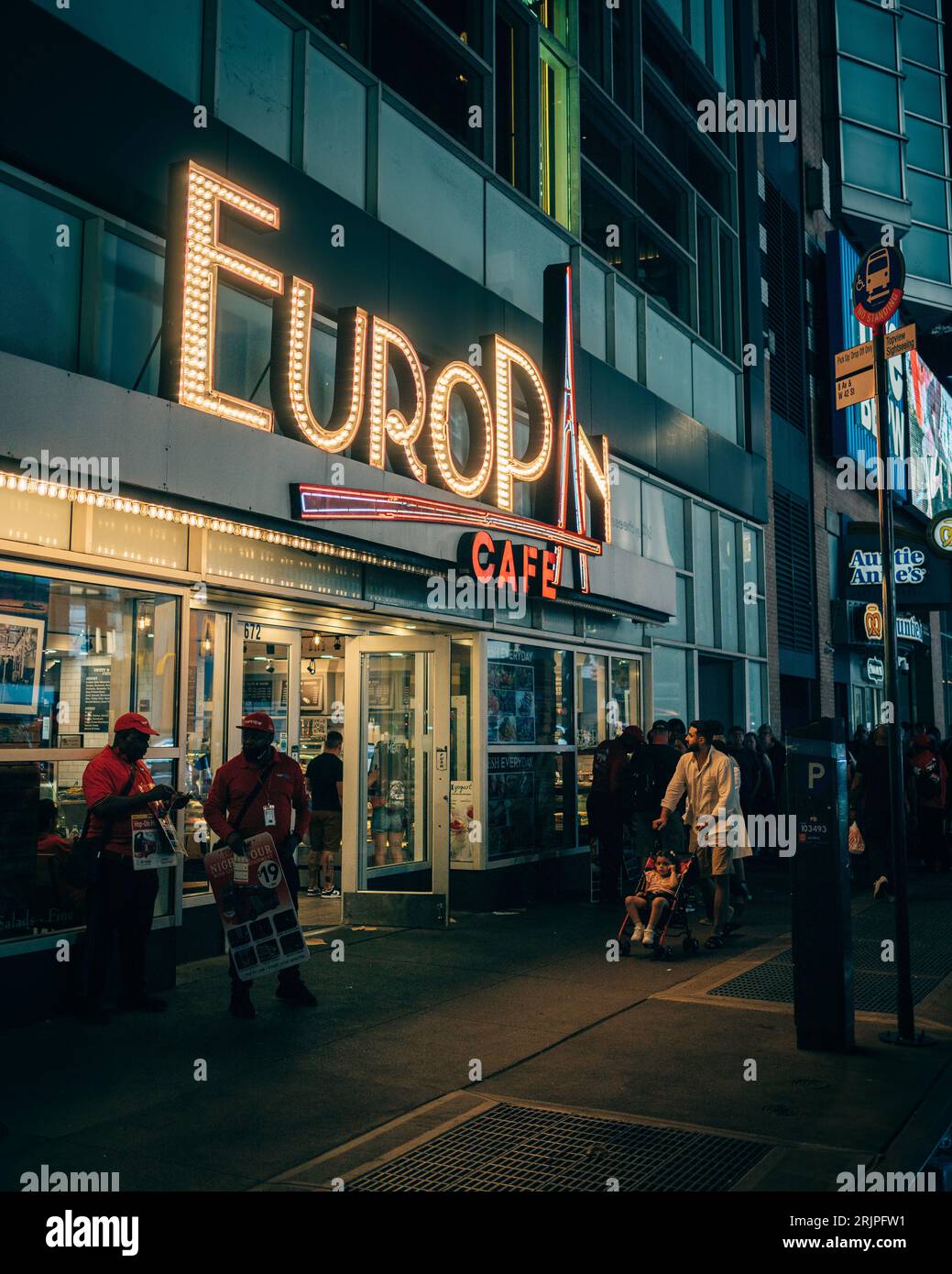 Europan cafe hi-res stock photography and images - Alamy