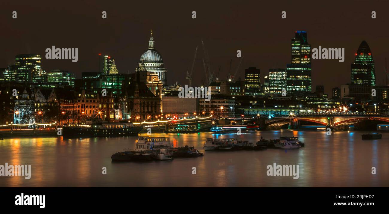Waterloo bridge skyline landscape hi-res stock photography and images ...