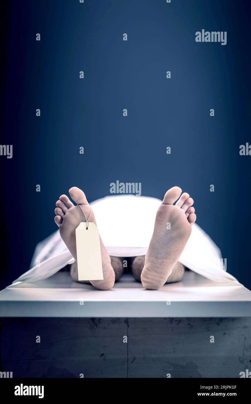 feet with dead man's tag in mortuary Stock Photo - Alamy