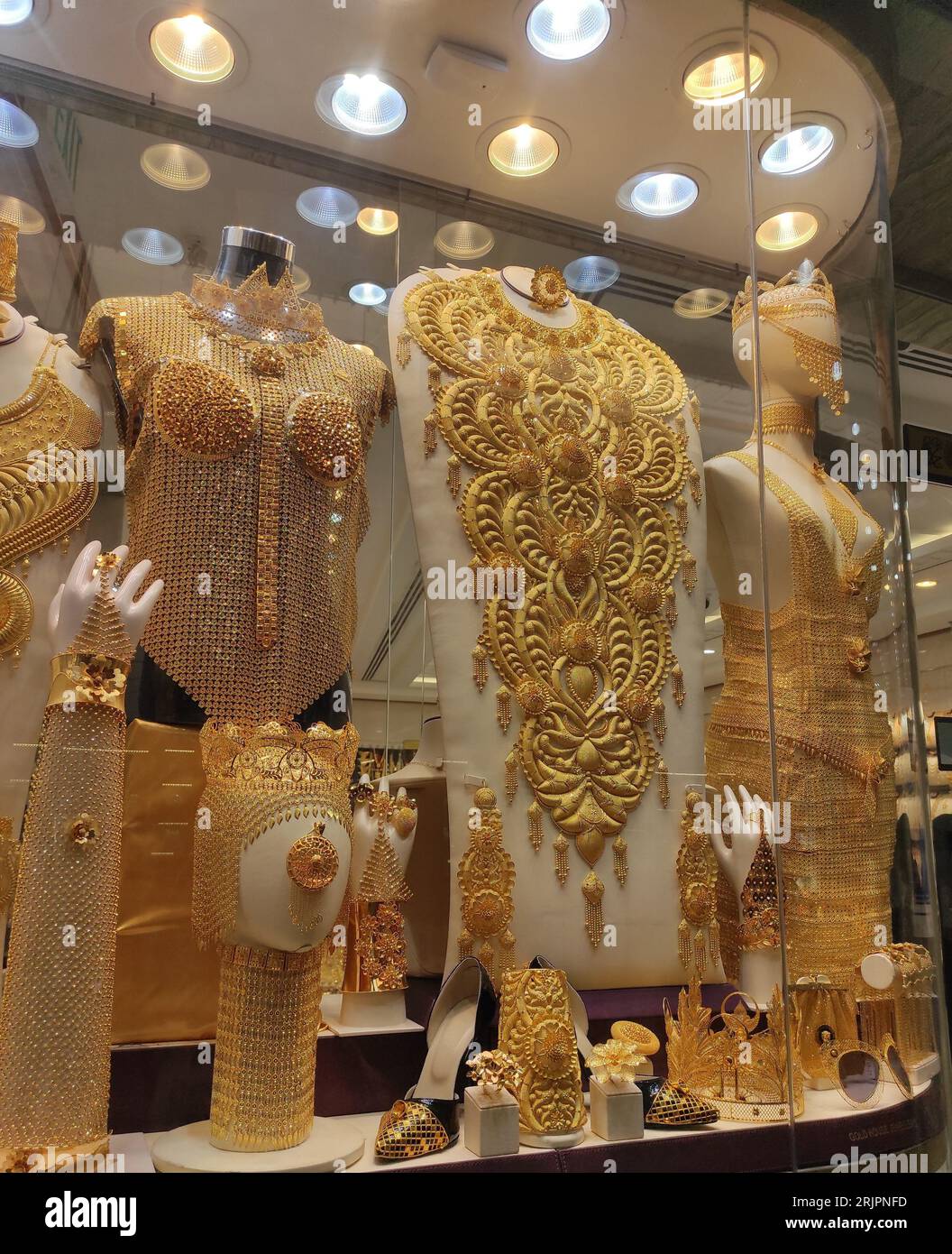 Gold garments hi-res stock photography and images - Alamy