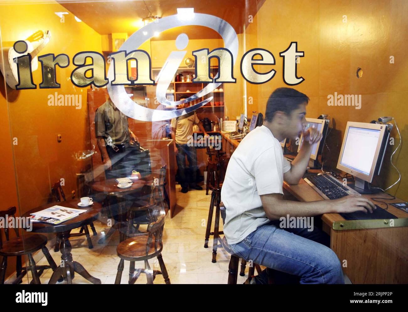 Teheran cafe hi-res stock photography and images - Alamy