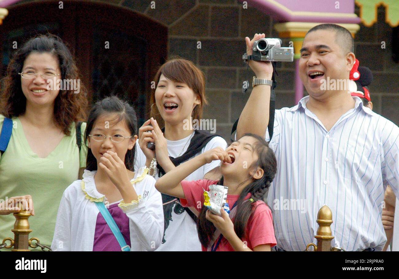 Disney familie hi-res stock photography and images - Alamy