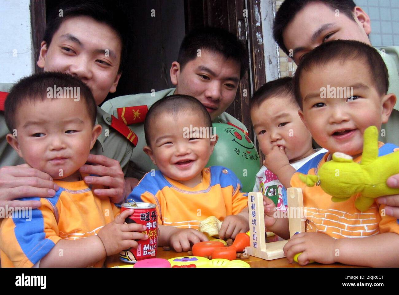 Kind 2 jahre hi-res stock photography and images - Alamy