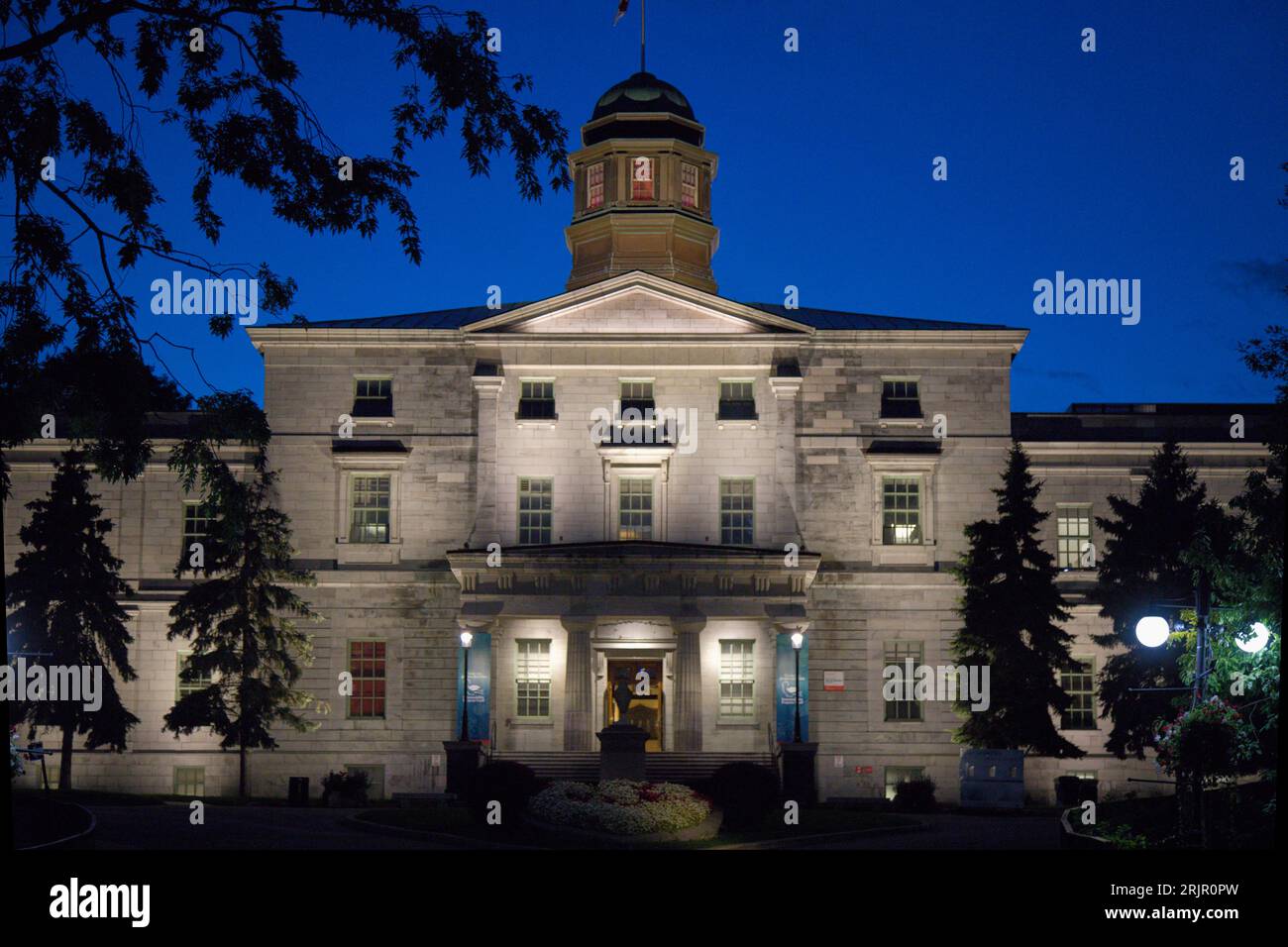 Mcgill university arts building hi-res stock photography and images - Alamy