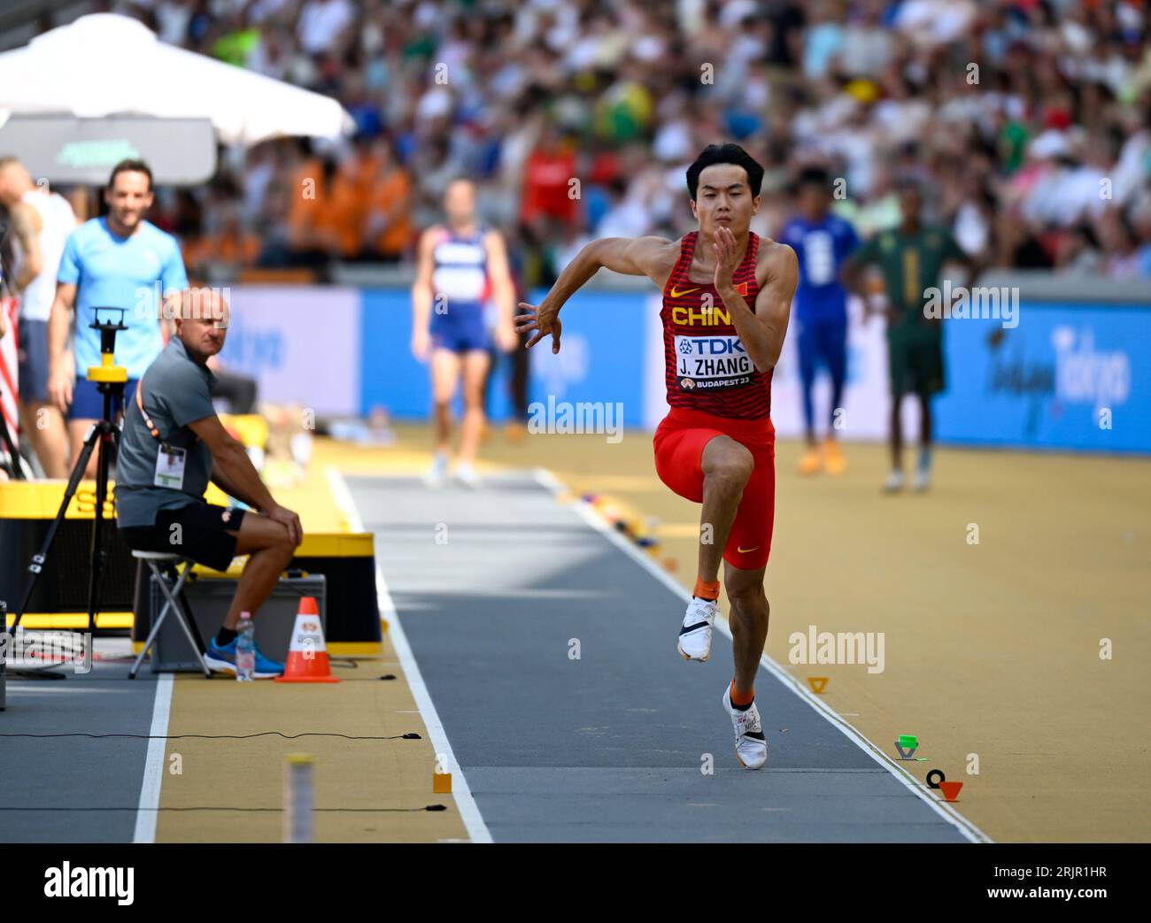 Budapest. 23rd Aug, 2023. Zhang Jingqiang (front) of China competes ...