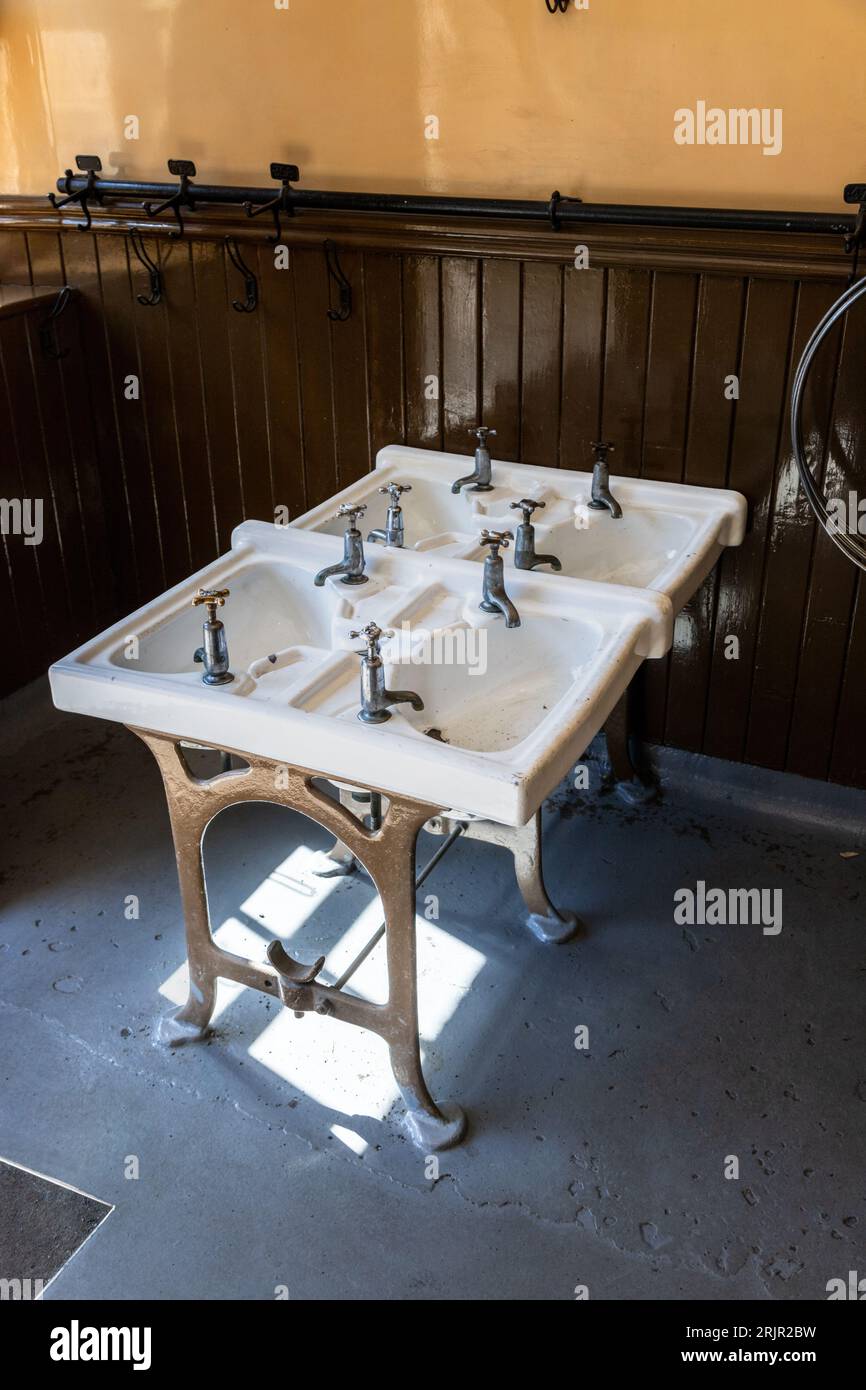 Victorian school hi-res stock photography and images - Alamy