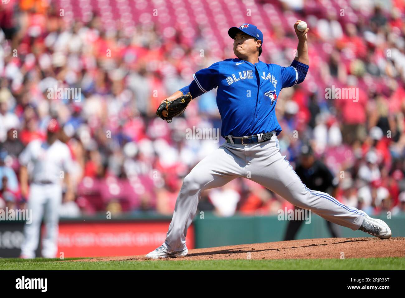 Toronto Blue Jays starting pitcher Hyun Jin Ryu throws during a ...