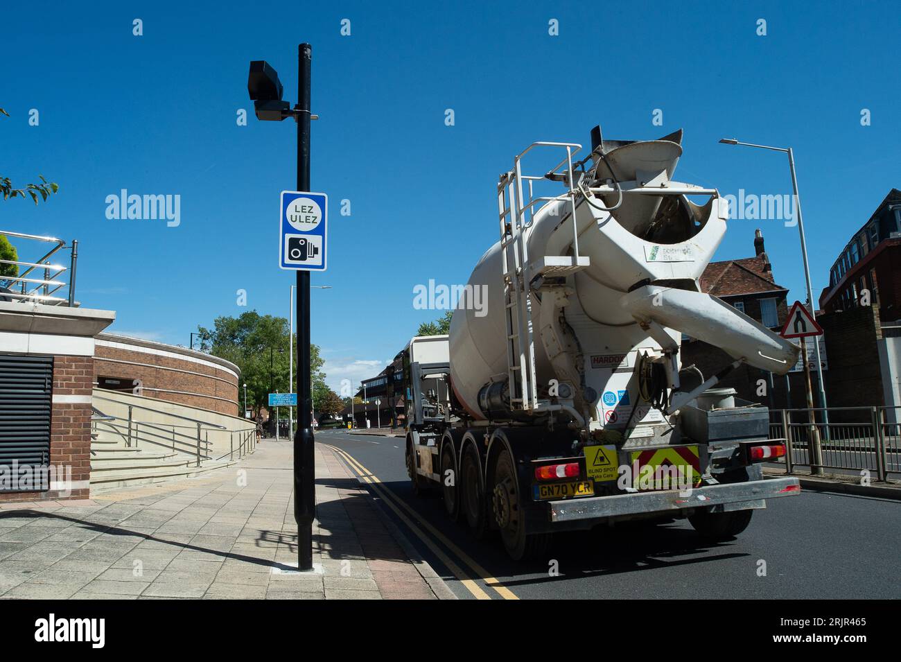 Uxbridge, UK. 23rd August, 2023. New ULEZ cameras and signs (pictured ...