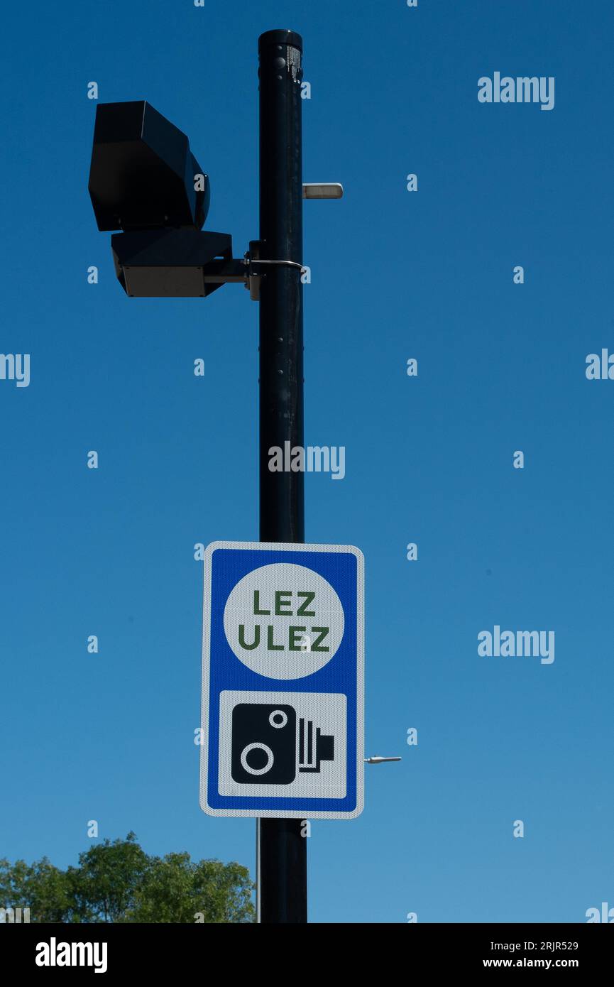 Uxbridge, UK. 23rd August, 2023. New ULEZ cameras and signs (pictured ...
