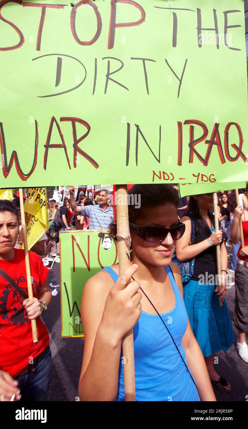 Dirty war hi-res stock photography and images - Alamy