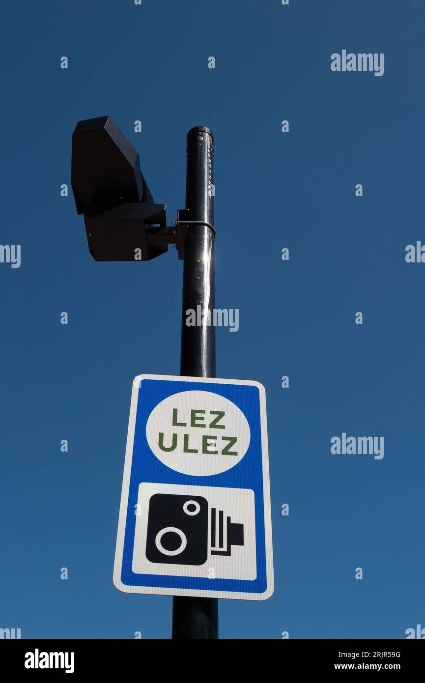 Uxbridge, UK. 23rd August, 2023. New ULEZ cameras and signs (pictured ...