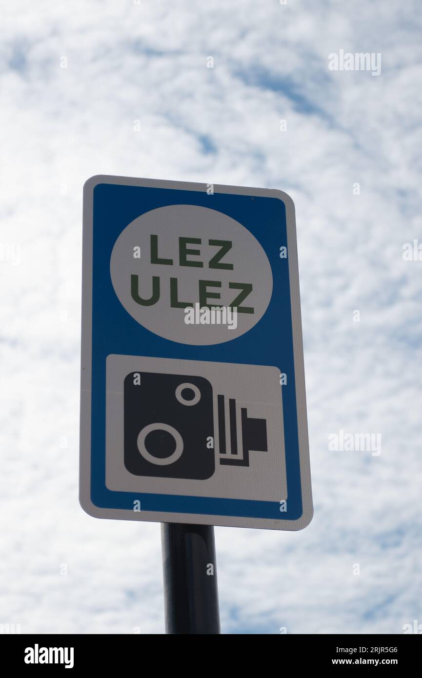 Uxbridge, UK. 23rd August, 2023. New ULEZ cameras and signs (pictured ...