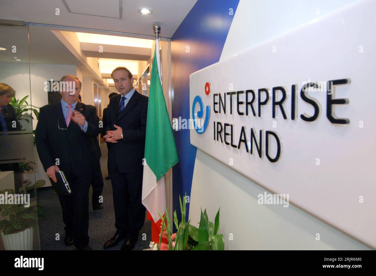 Irl logos hi-res stock photography and images - Alamy