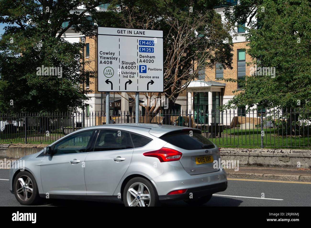 Uxbridge, UK. 23rd August, 2023. New ULEZ cameras and signs (pictured ...