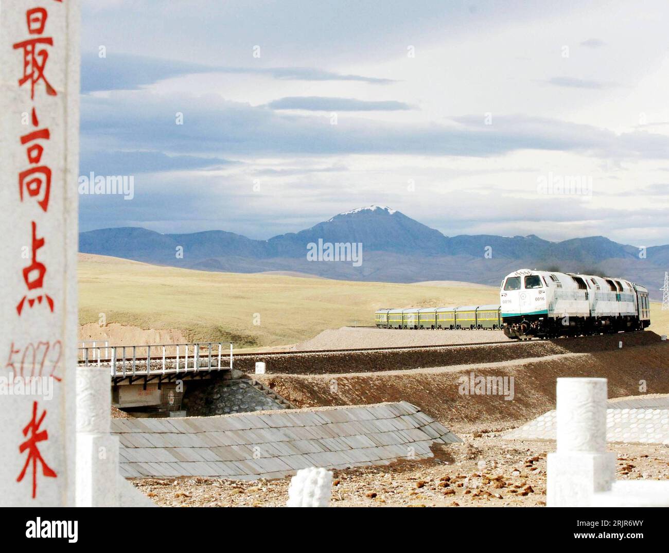 Eisenbahnen in der landschaft hi-res stock photography and images - Alamy