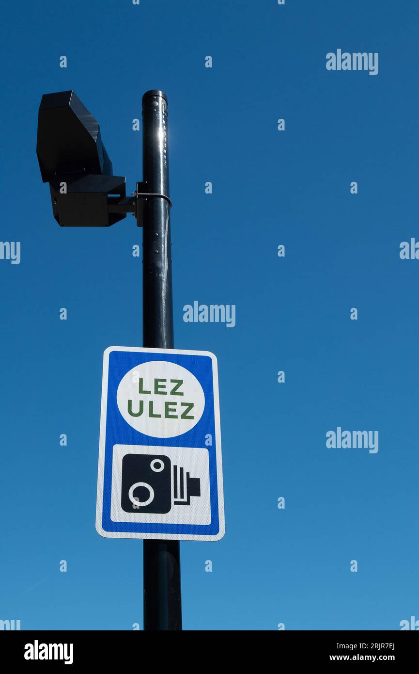 Uxbridge, UK. 23rd August, 2023. New ULEZ cameras and signs (pictured ...