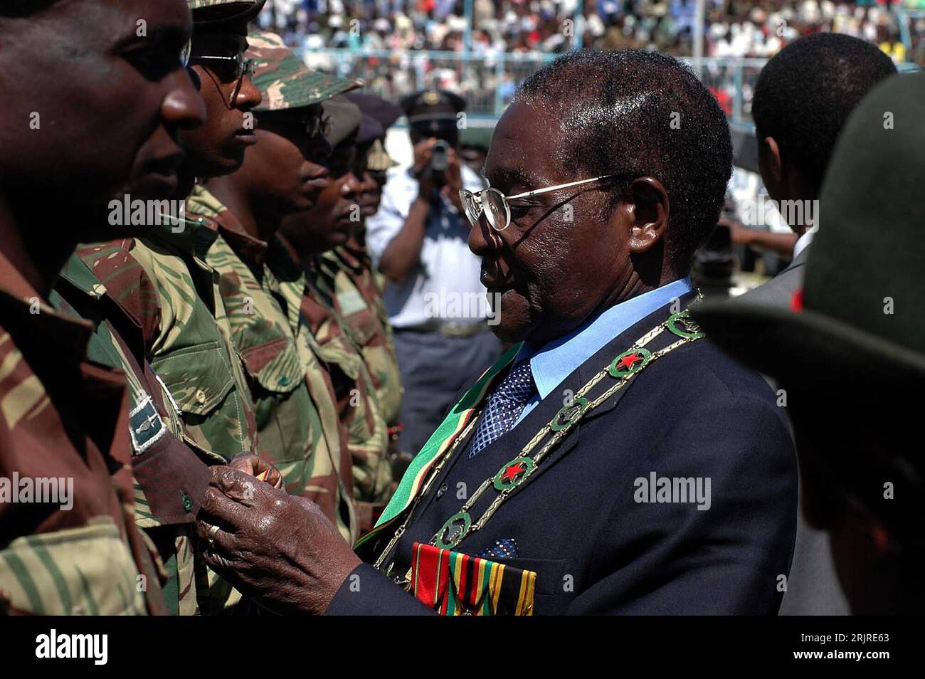 Mugabe 2006 hi-res stock photography and images - Alamy
