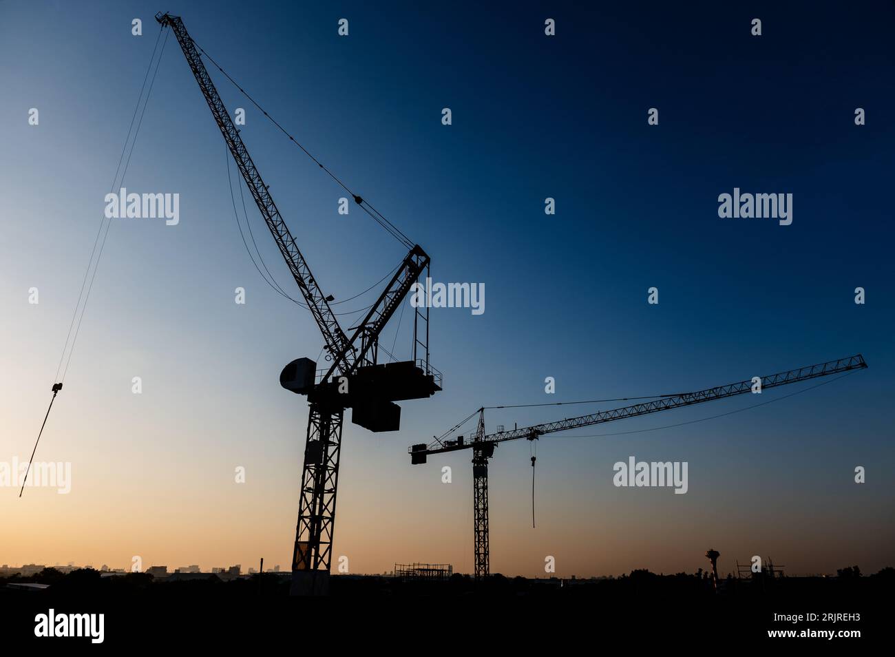 Two load cranes hi-res stock photography and images - Alamy