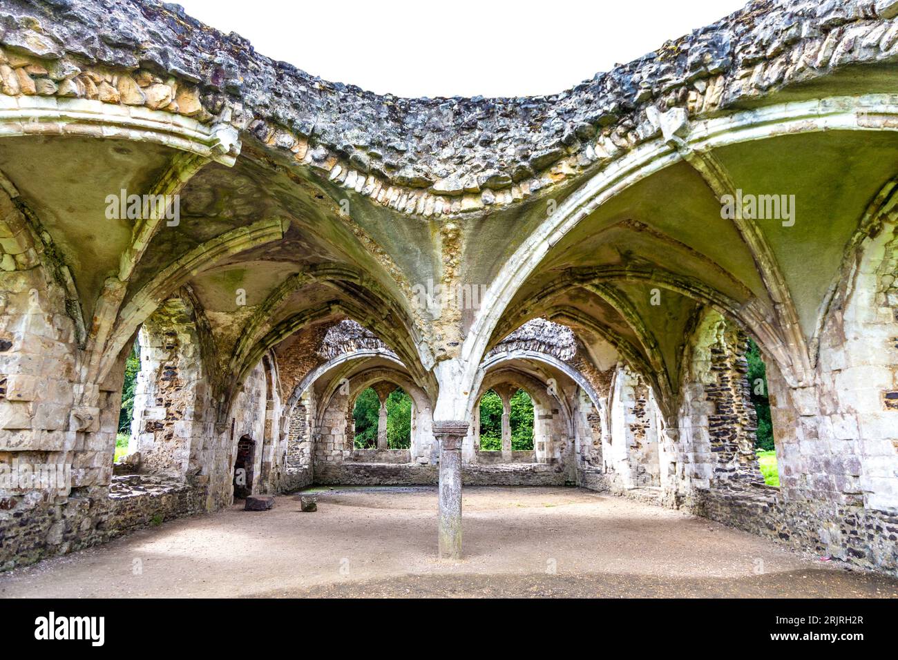 Medieval ruins hi-res stock photography and images - Alamy