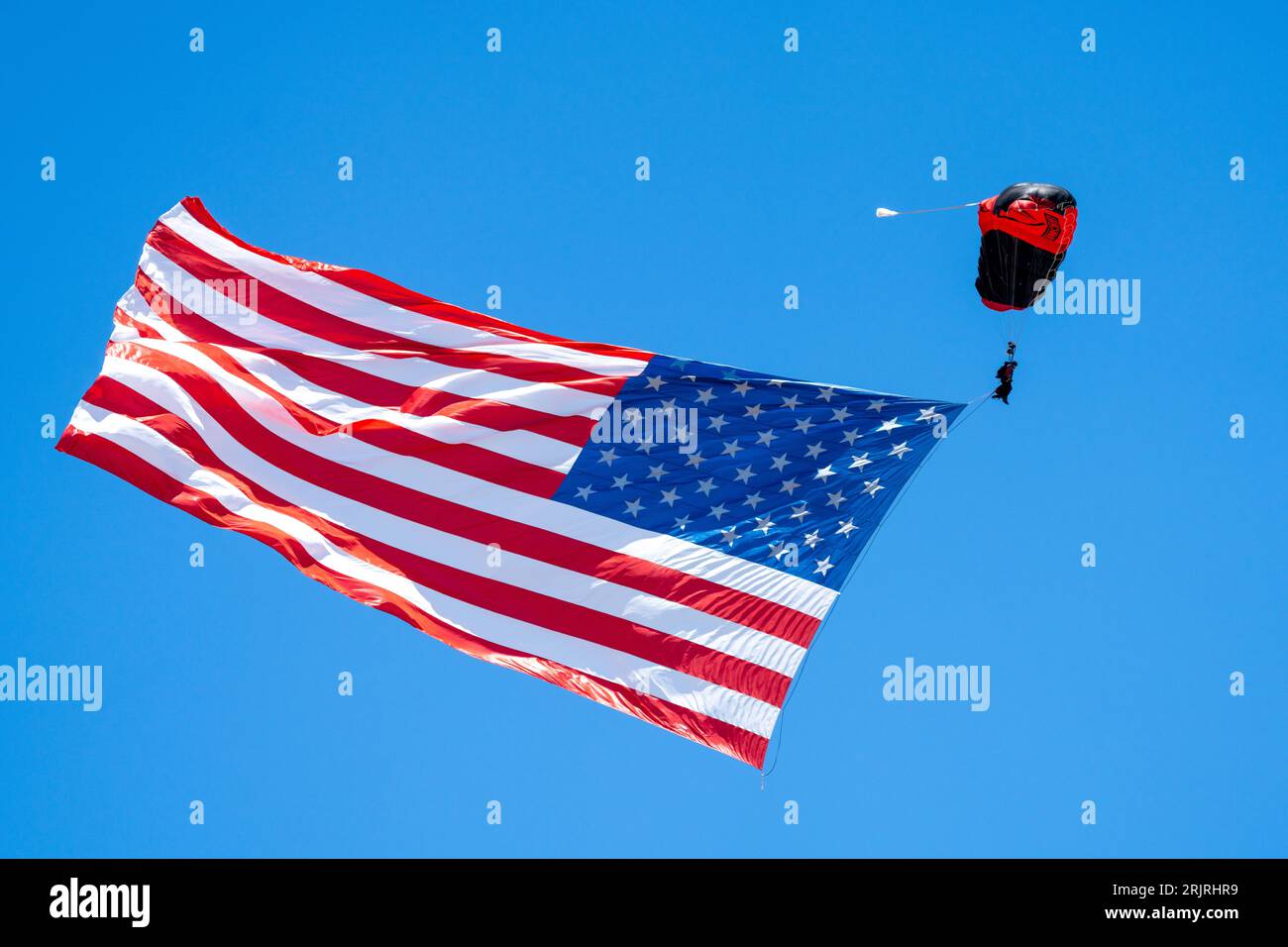 Billowing american flag hi-res stock photography and images - Alamy
