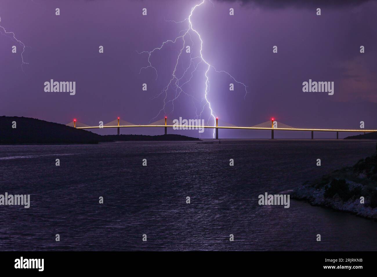 Illuminatedbridge hi-res stock photography and images - Alamy