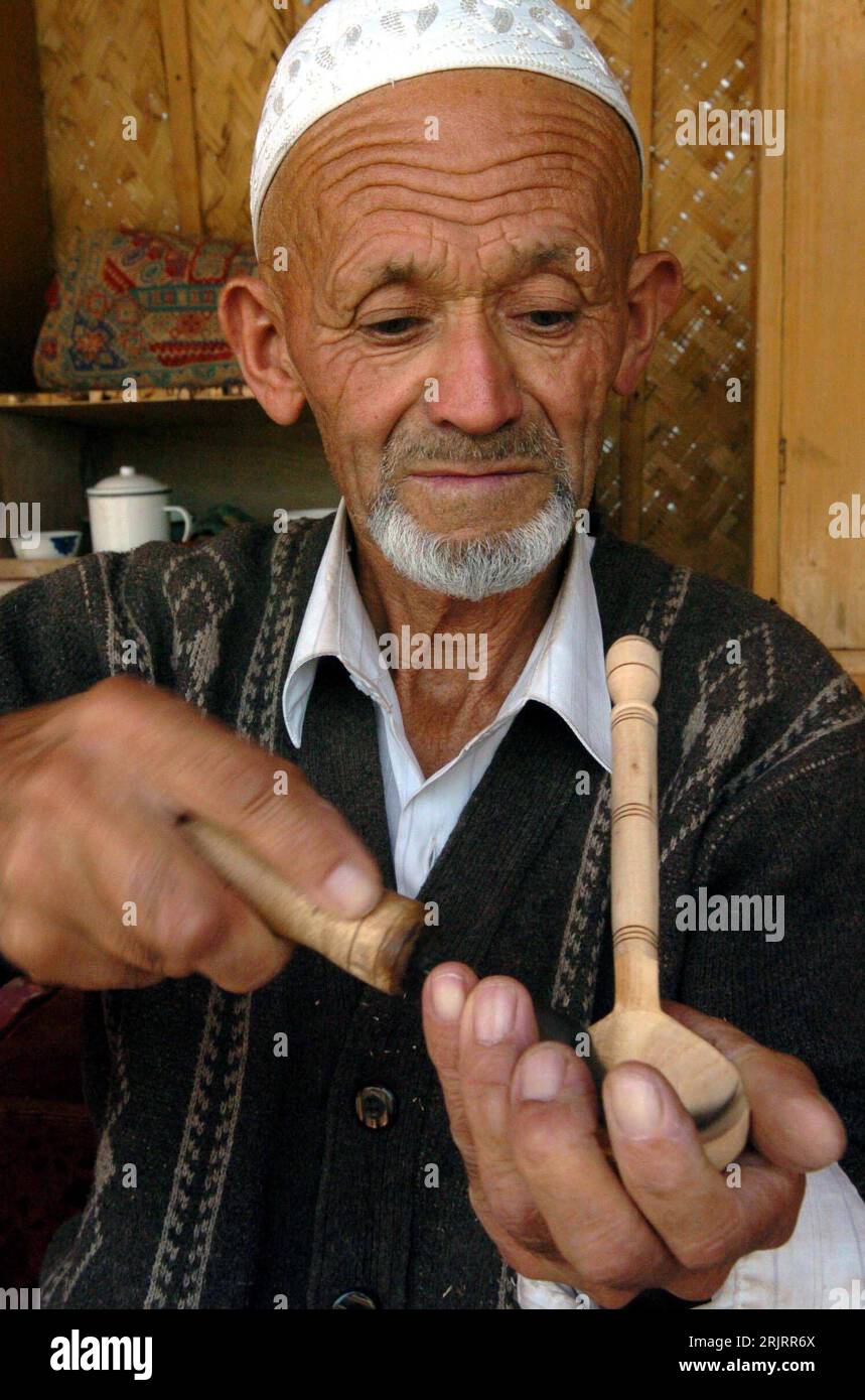 Schöpfkelle aus holz hi-res stock photography and images - Alamy
