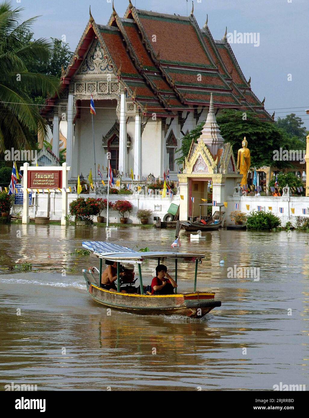 Bildnummer: 51486316 Datum: 10.10.2006 Copyright: imago/Xinhua Thais im Kahn während des ...