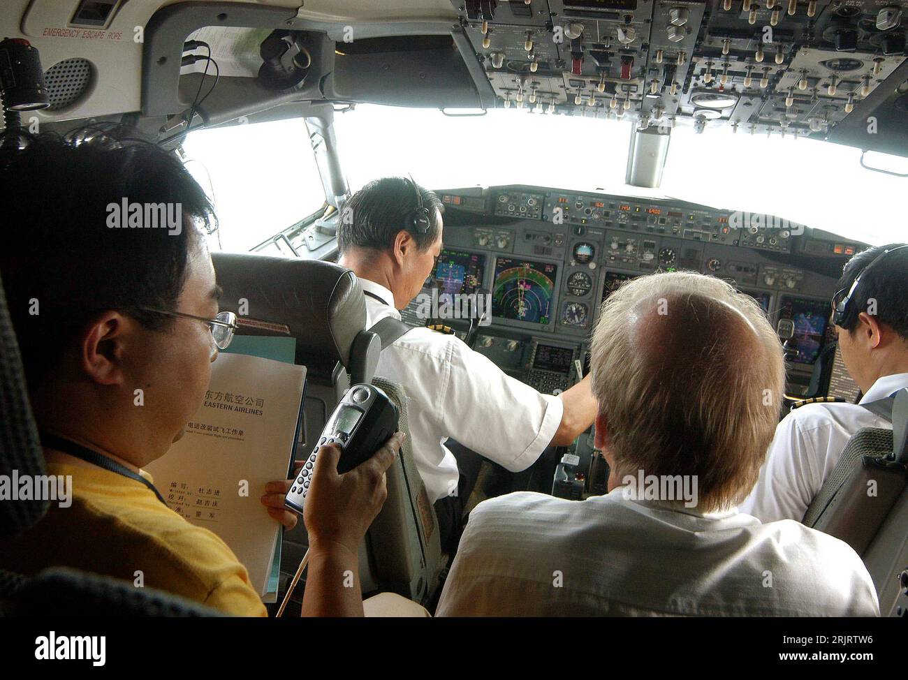 China eastern cockpit pilot hi-res stock photography and images - Alamy