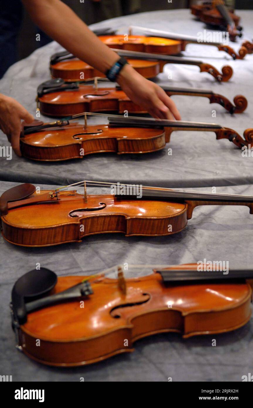 Geigen hi-res stock photography and images - Alamy