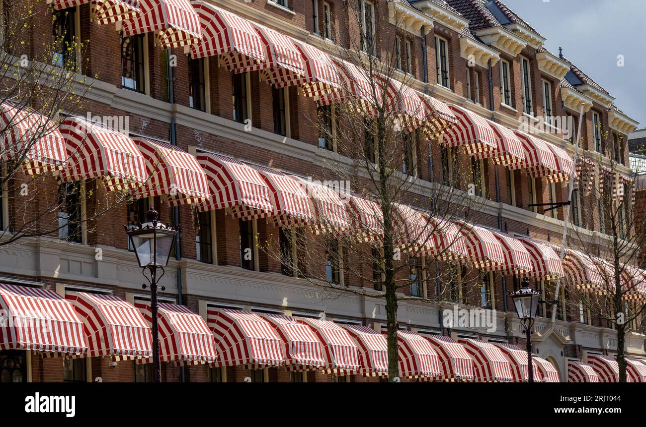 Red sun canopies hi-res stock photography and images - Alamy