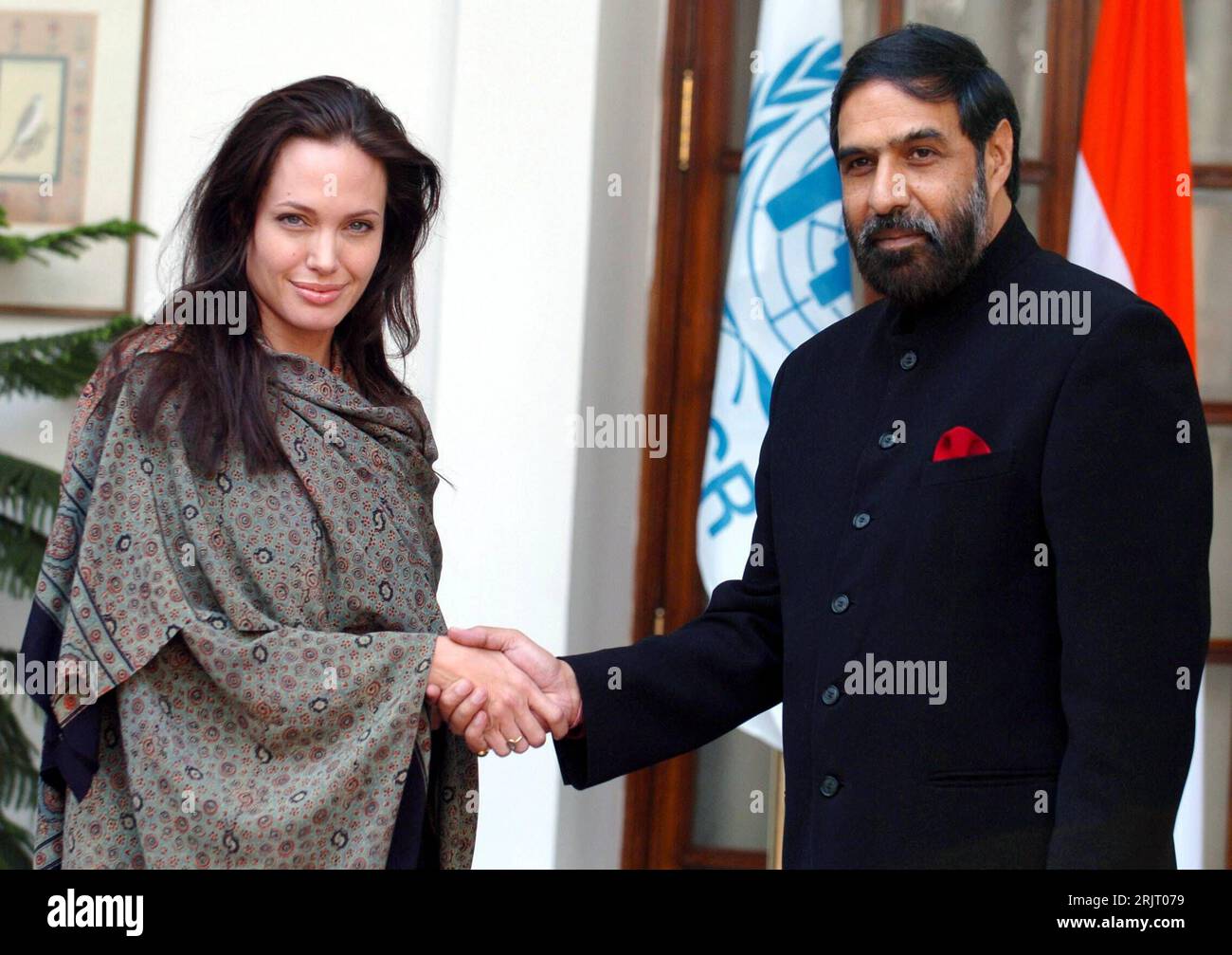 Schauspielerin Angelina Jolie (USA) und Außenminister Anand Sharma (IND ...