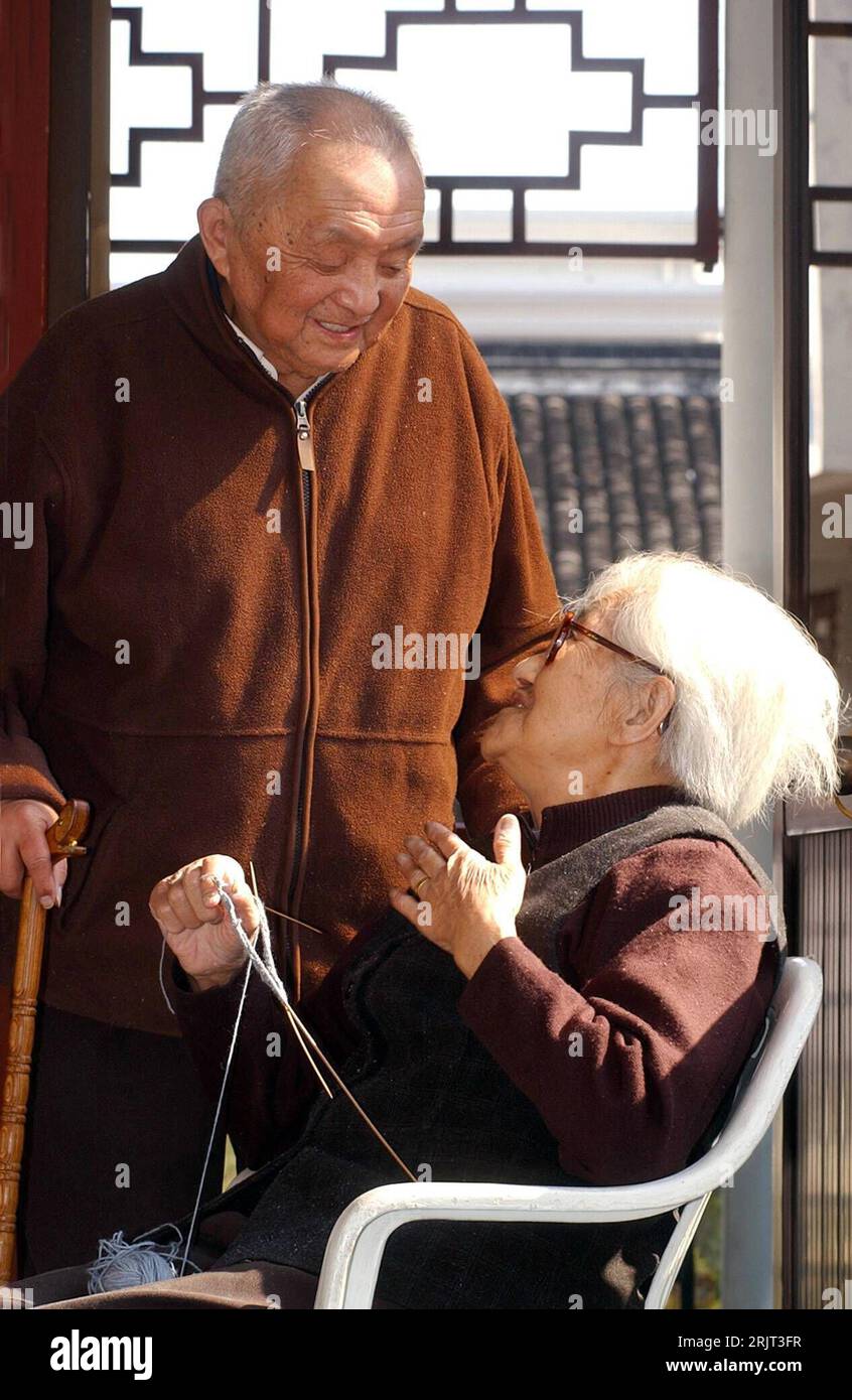 66 jahre alte frau hi-res stock photography and images - Alamy
