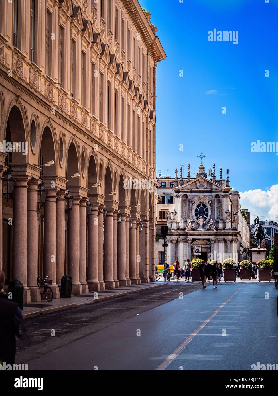 Italian tall buildings hi-res stock photography and images - Alamy