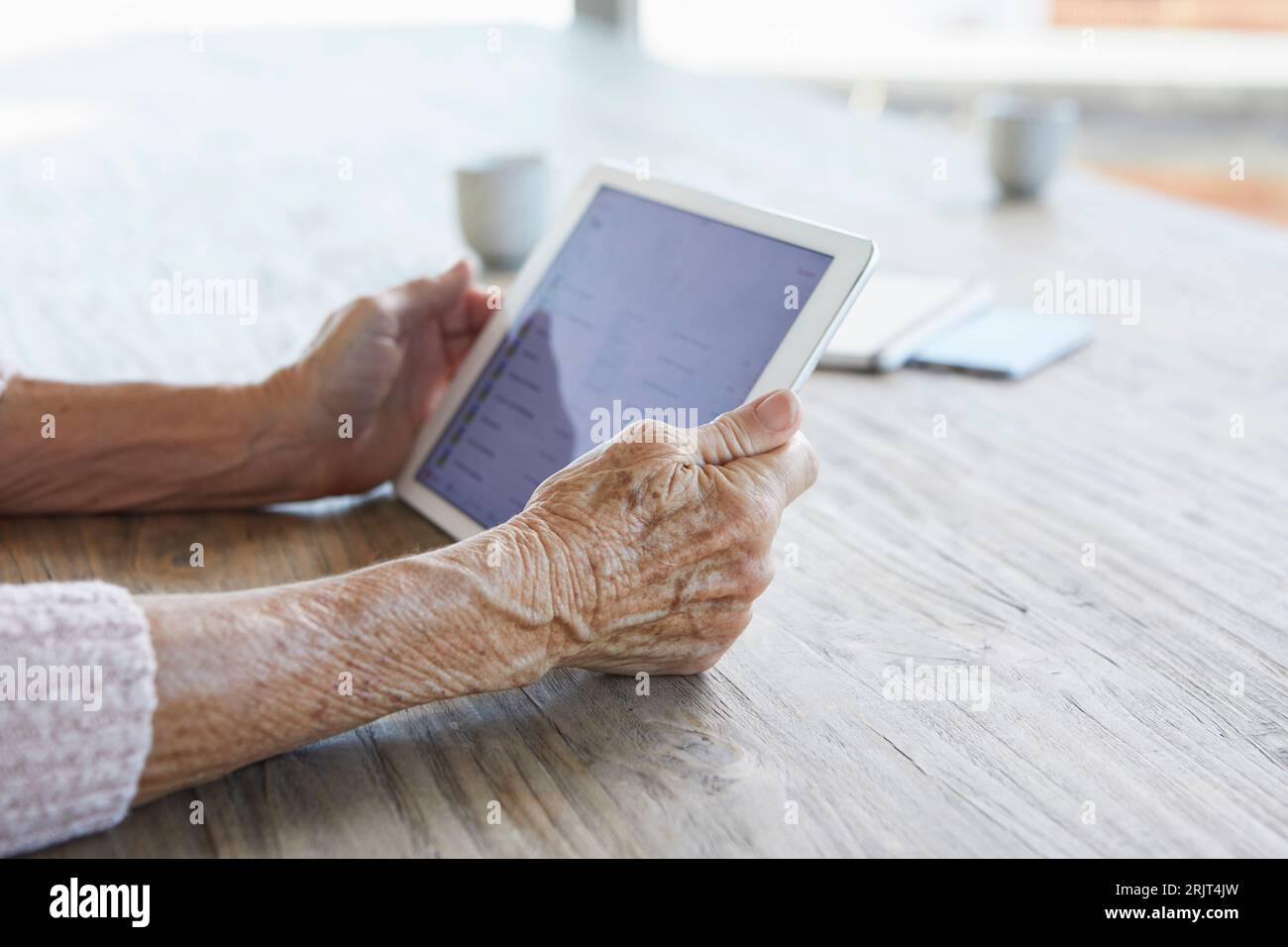 Digital age seniors hi-res stock photography and images - Alamy