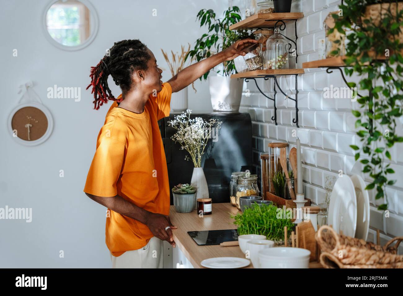 Person picking from shelf hi-res stock photography and images - Alamy